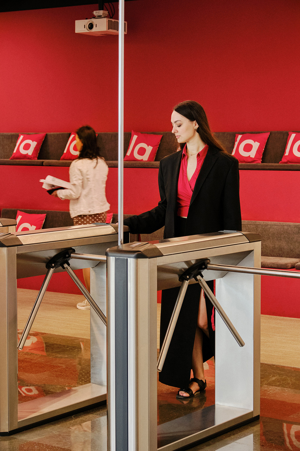 Работа в направлении коммерция и собственные бренды в Lamoda | Вакансии коммерция и собственные ...